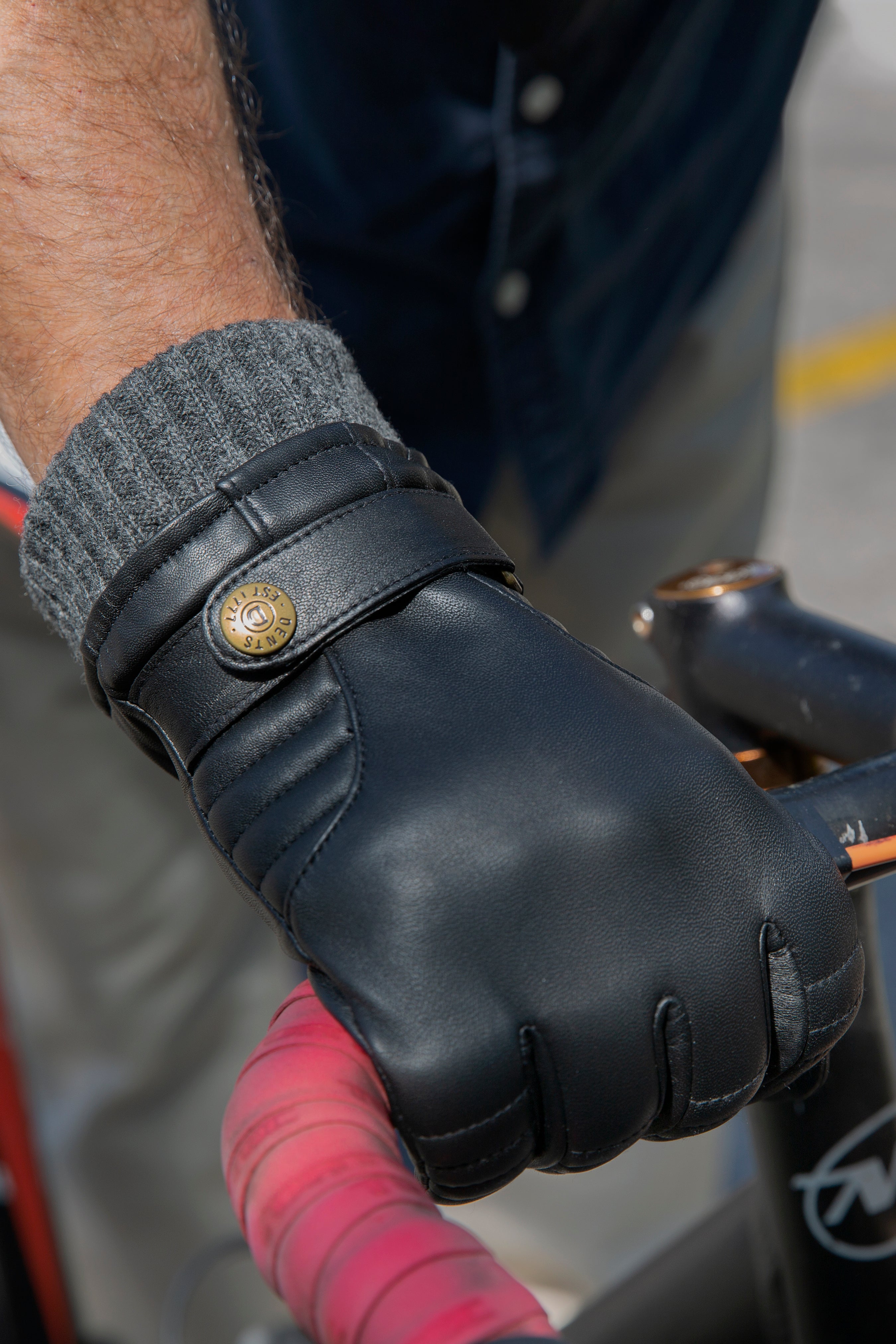 Mens black leather touchscreen gloves store